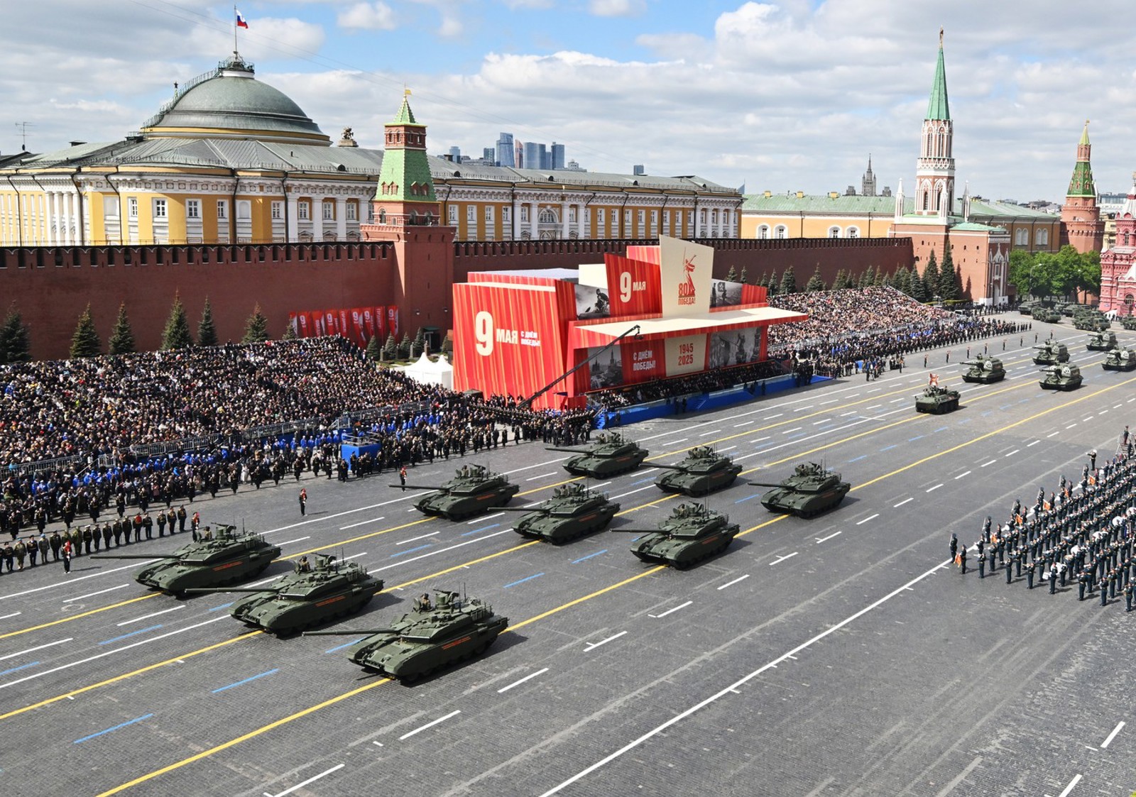Galerie: Robert Fico dorazil na přehlídku do Moskvy a setkal se s ...