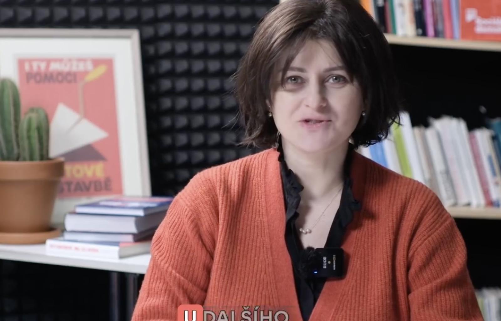 Galerie: Daniel Sterzik pár hodin po fiasku Stačilo! škemral u lidí o ...