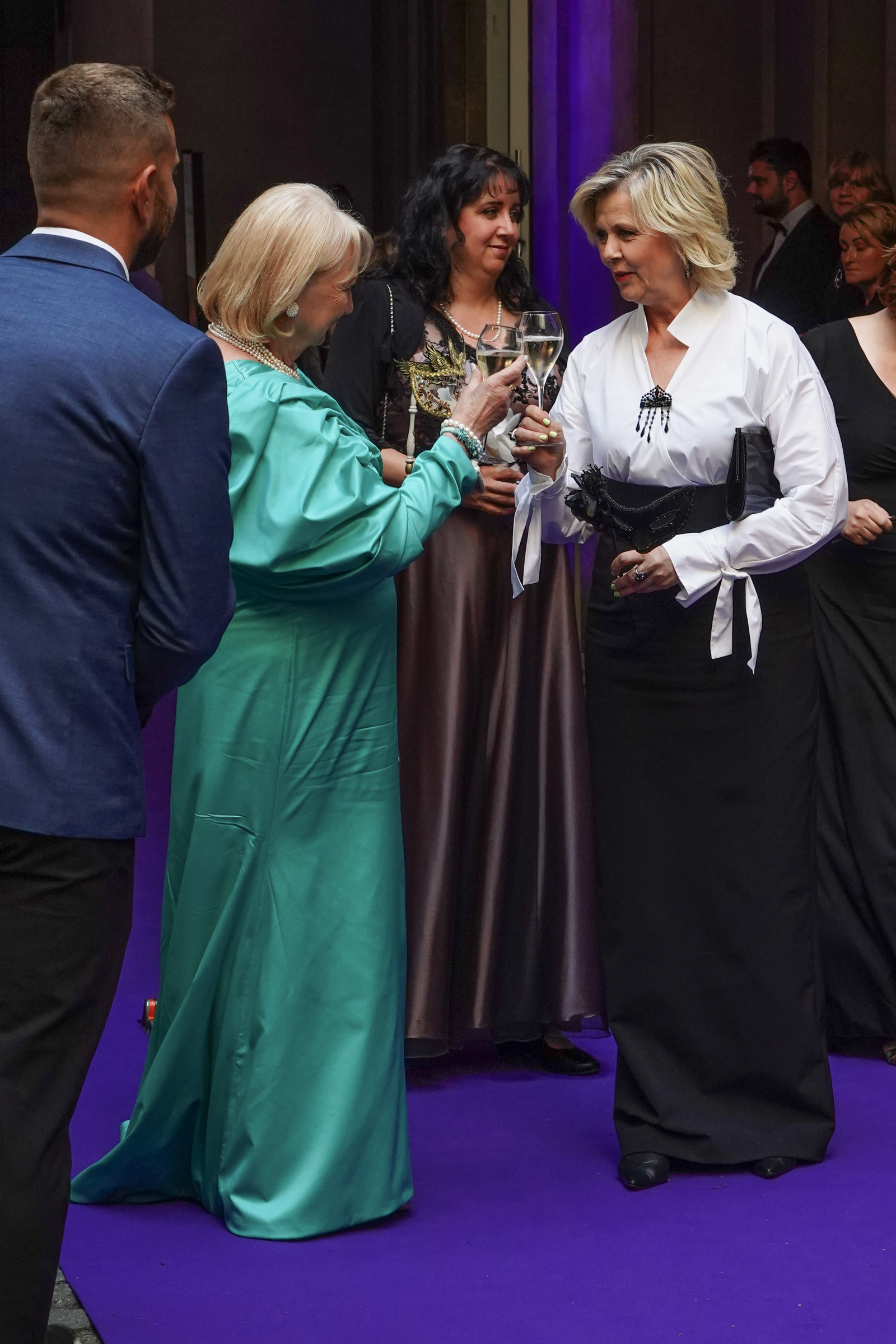 Galerie: Eva Pavlová skrývala svou tvář pod škraboškou – fotka 9 – eXtra.cz