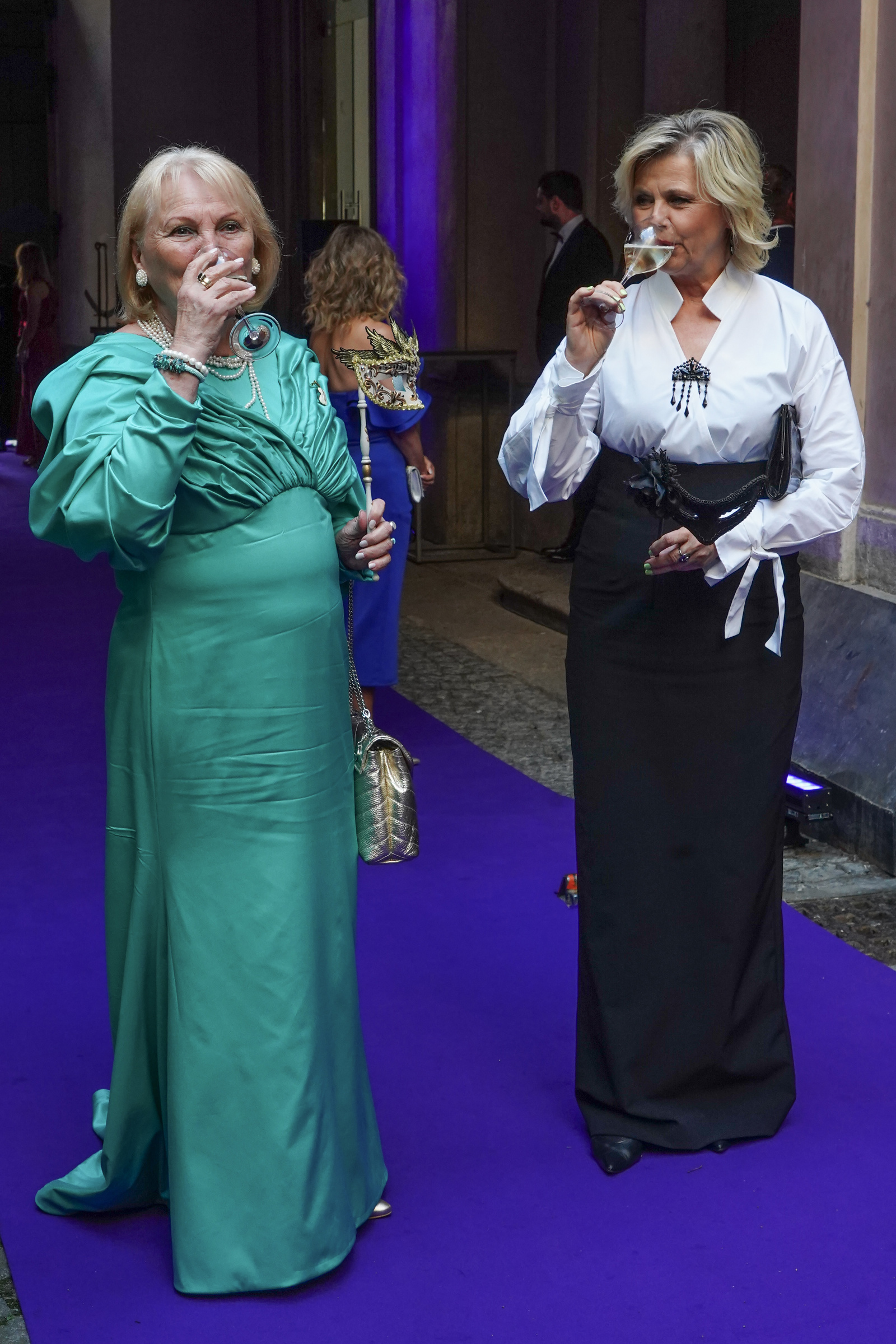 Galerie: Eva Pavlová skrývala svou tvář pod škraboškou – fotka 7 – eXtra.cz