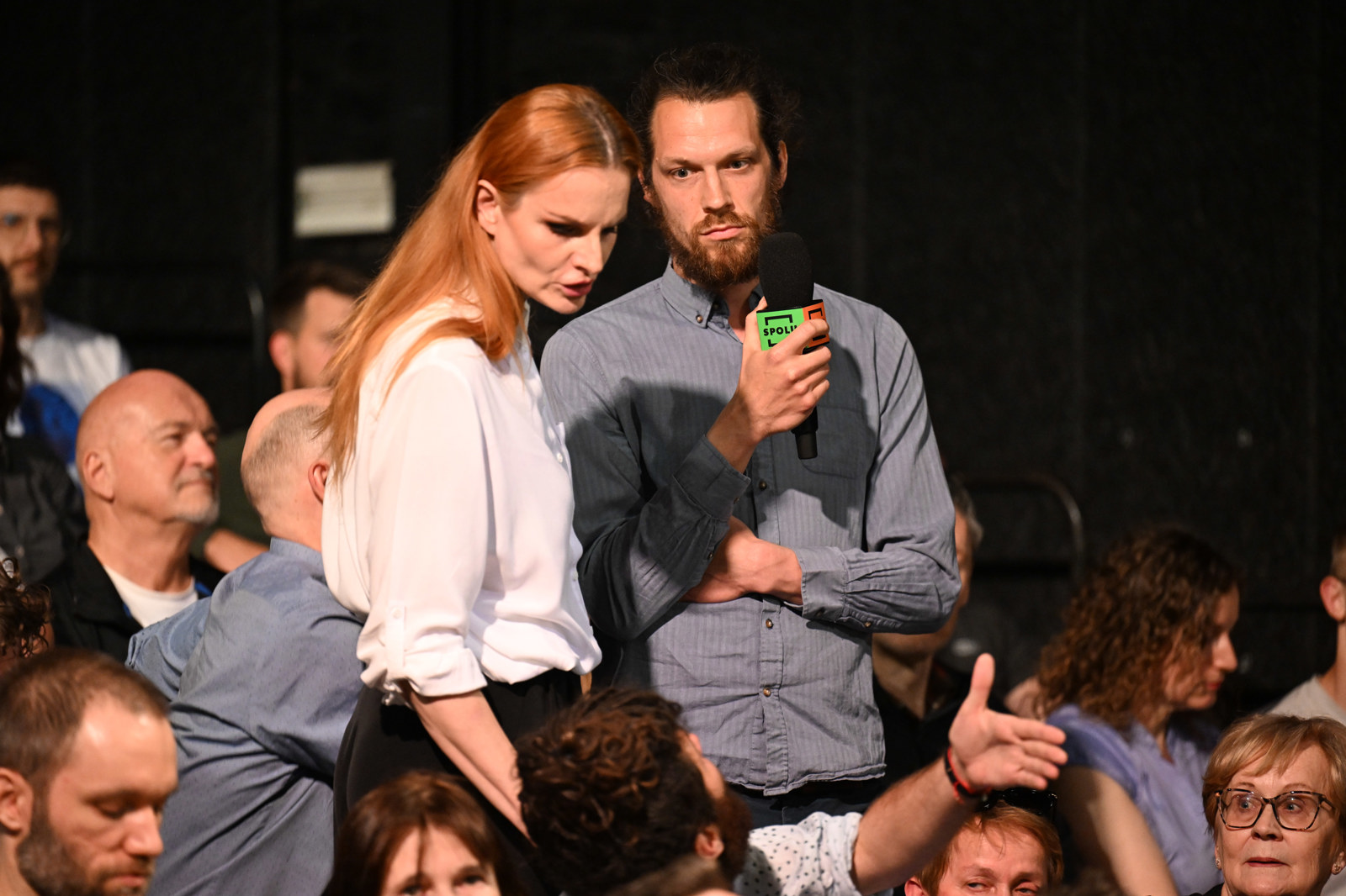 Galerie: Petr Fiala a jeho zázemí během tour: Iva Pazderková v šatně a ...