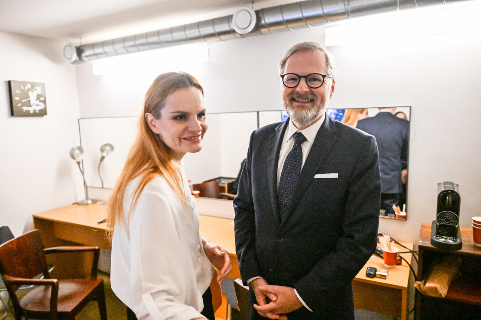 Galerie: Petr Fiala a jeho zázemí během tour: Iva Pazderková v šatně a ...