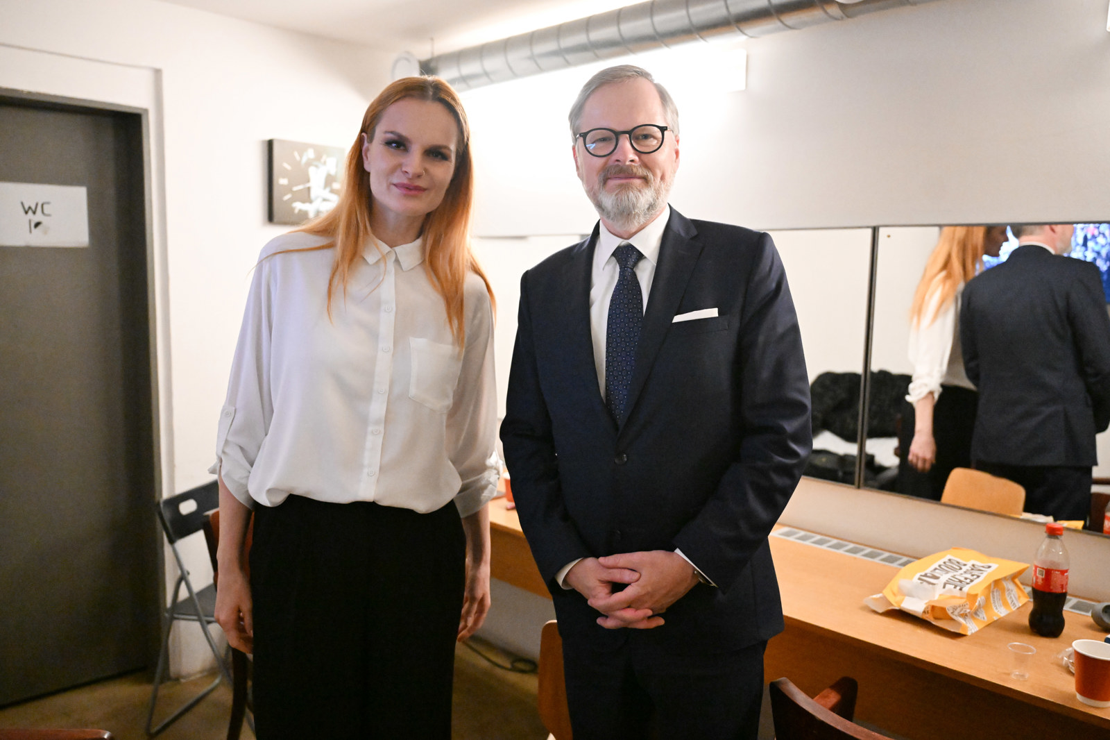 Galerie: Petr Fiala a jeho zázemí během tour: Iva Pazderková v šatně a ...