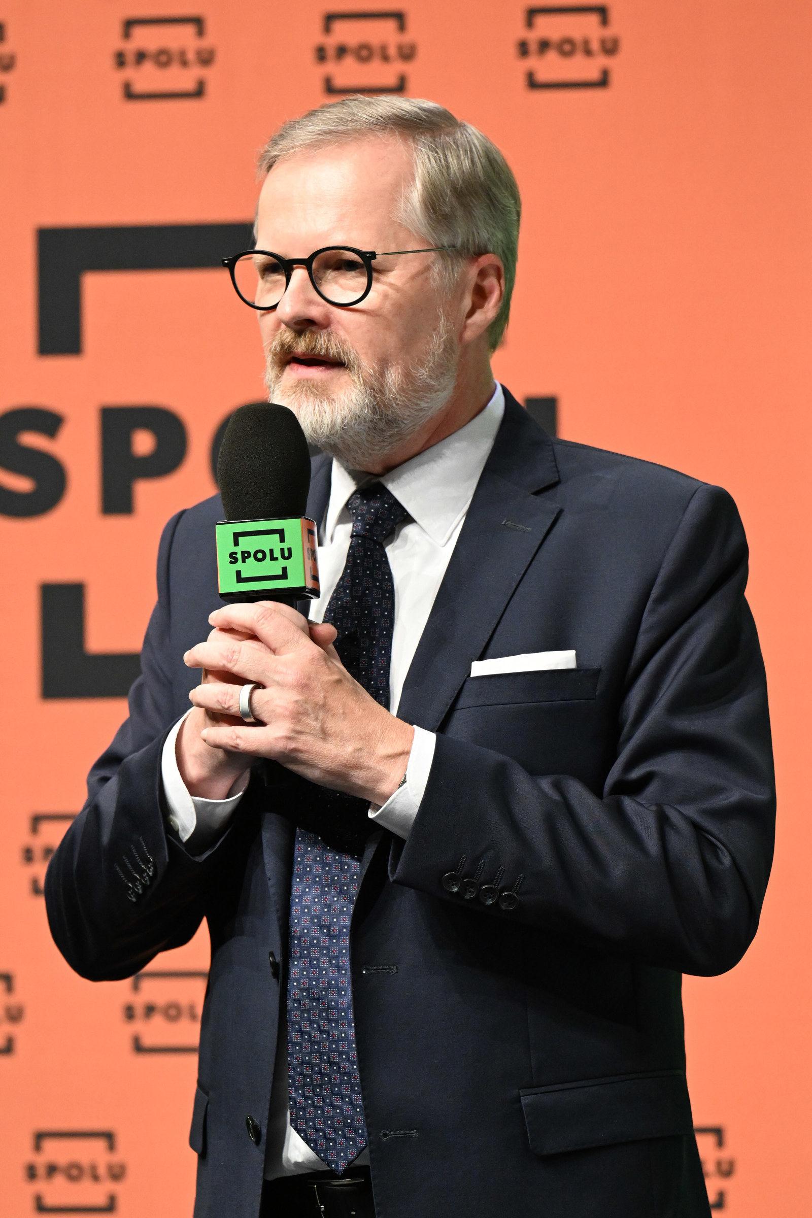 Galerie: Petr Fiala a jeho zázemí během tour: Iva Pazderková v šatně a ...