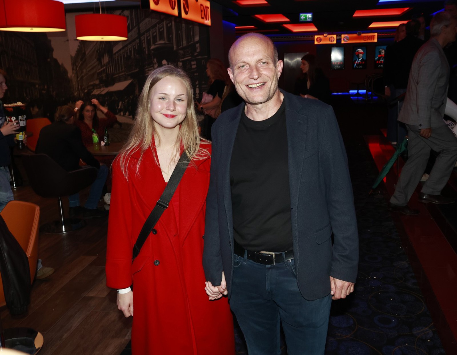 Galerie: Jiří Ployhar se pochlubil partnerkou: Po boku pohledné blondýnky omládl – fotka 5 ...