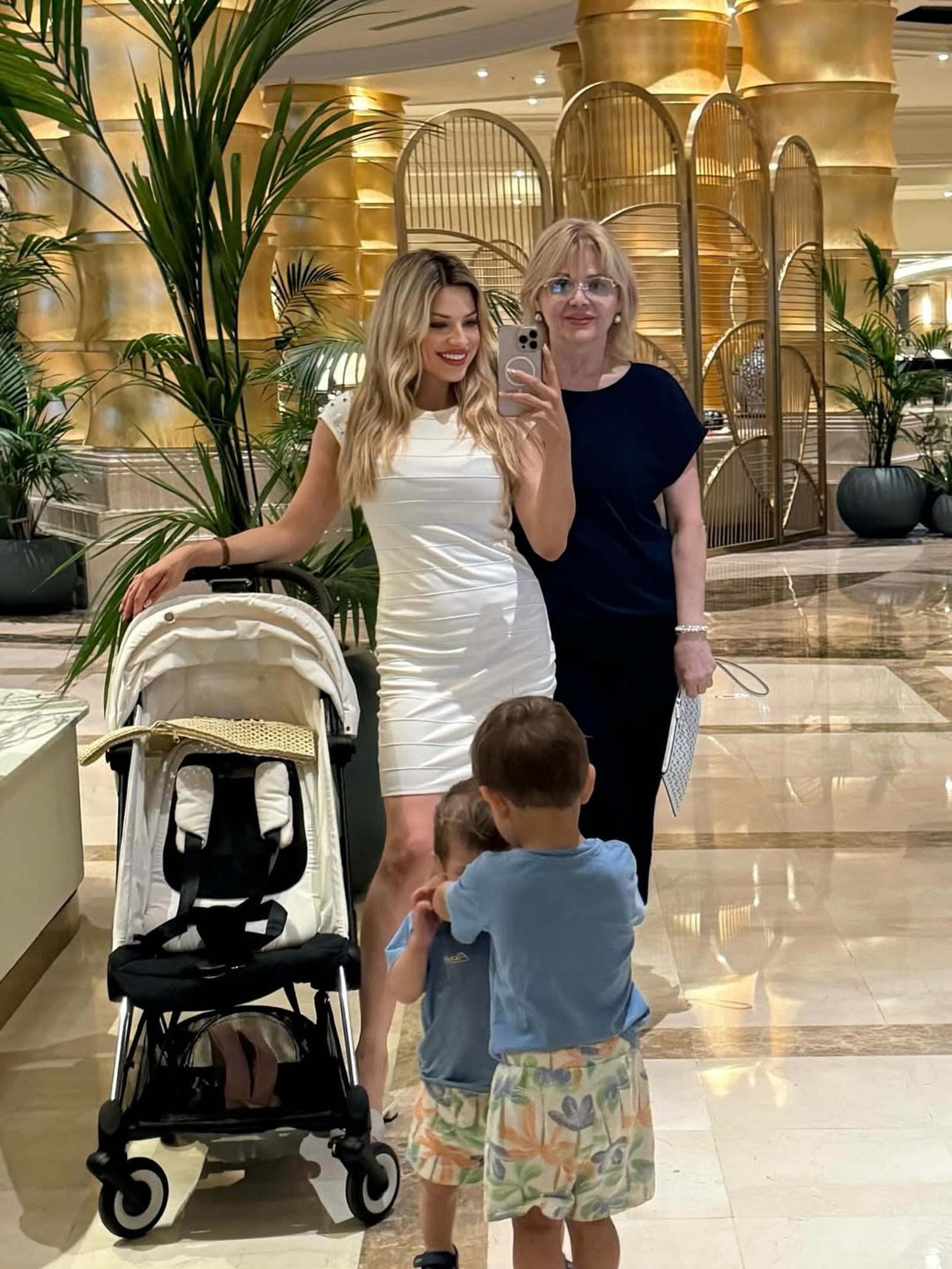 Galerie: Rande jako z romantického filmu: Eva Perkausová a Ivan Hecko ...