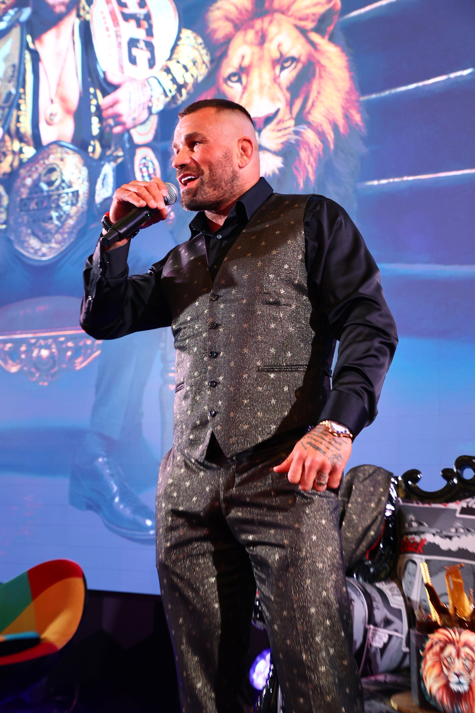 Galerie: Lela Ceterová na oslavě Karlose Vémoly pařila jako o život ...