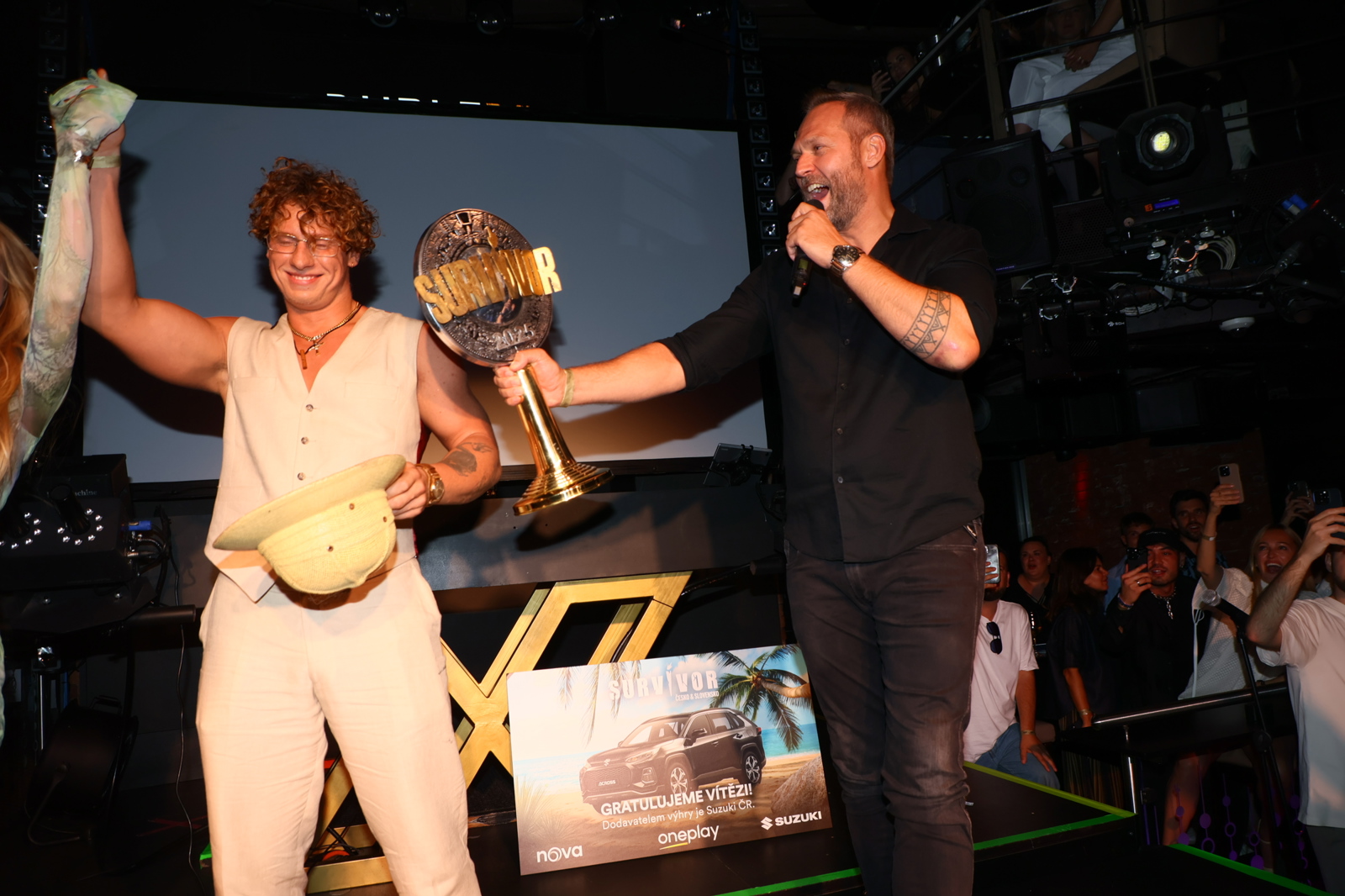 Galerie: Survivor 2025: Pavel Tóth a Dominique Alagia předváděli žhavé ...