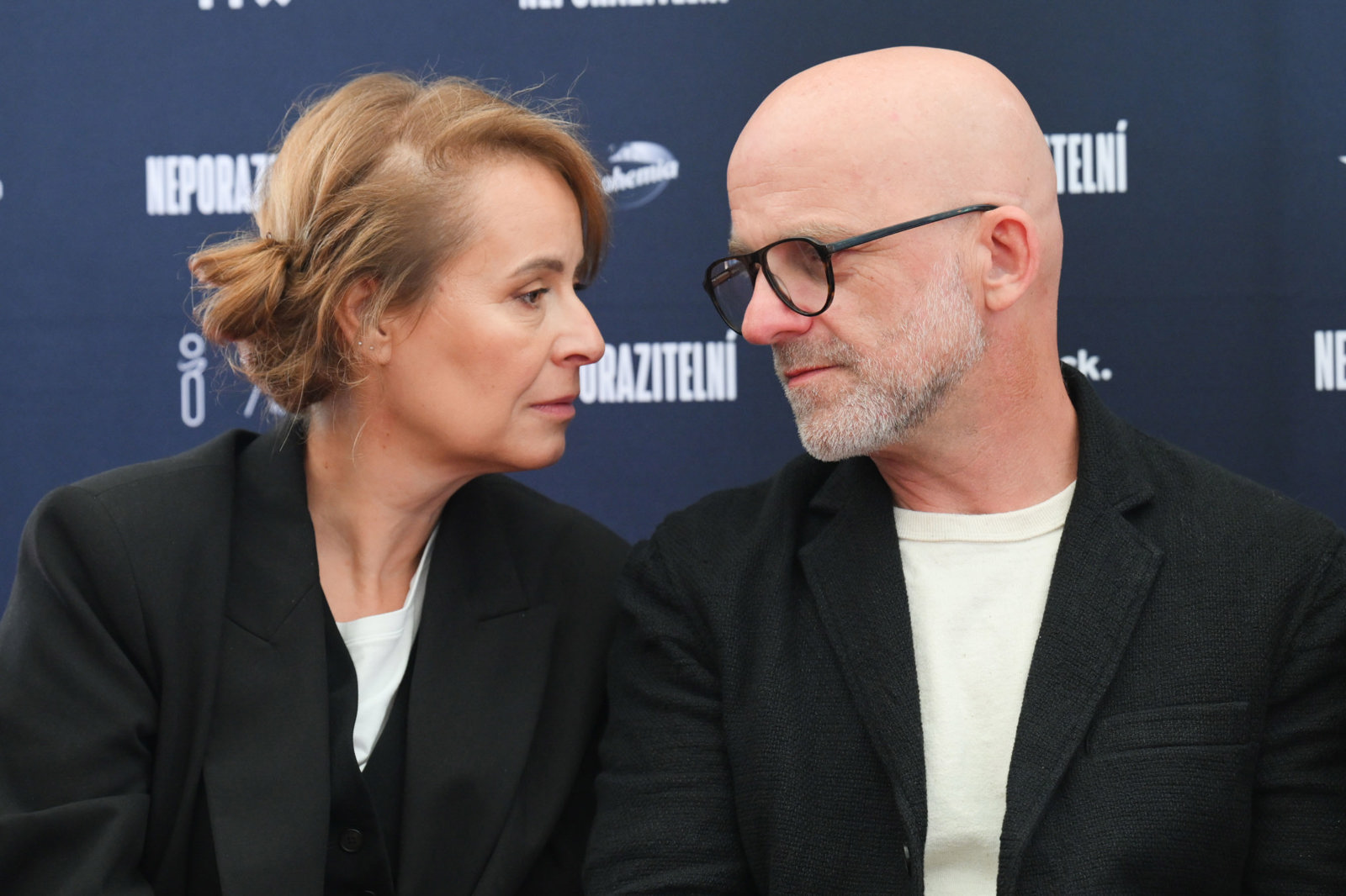 Galerie: KVIFF 2025: Ivan Trojan ukázal svaly a Jan Dolanský se ...