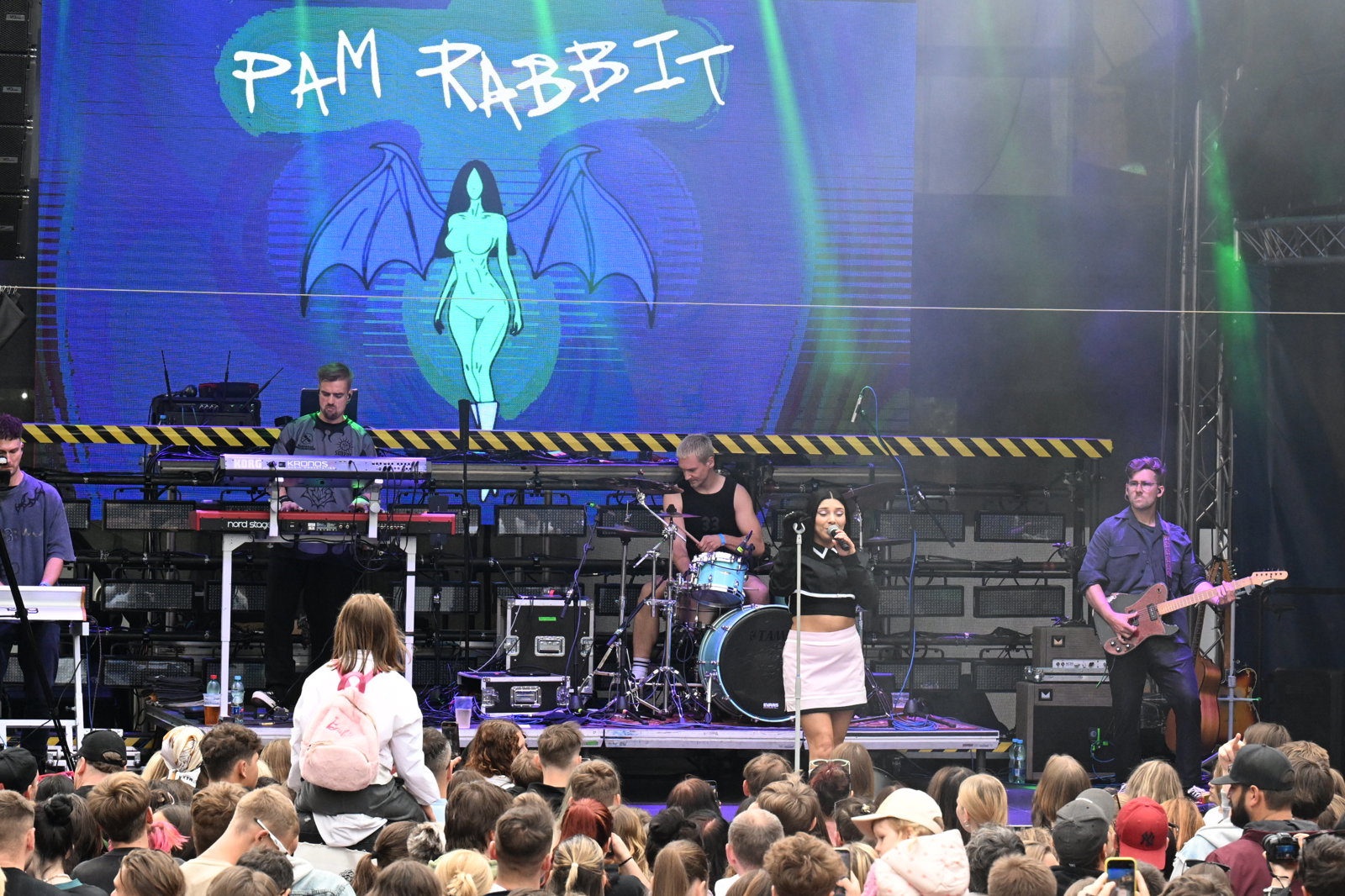 Galerie: Pam Rabbit alias Pamela Narimanian září štěstím: Zpěvačka je ...