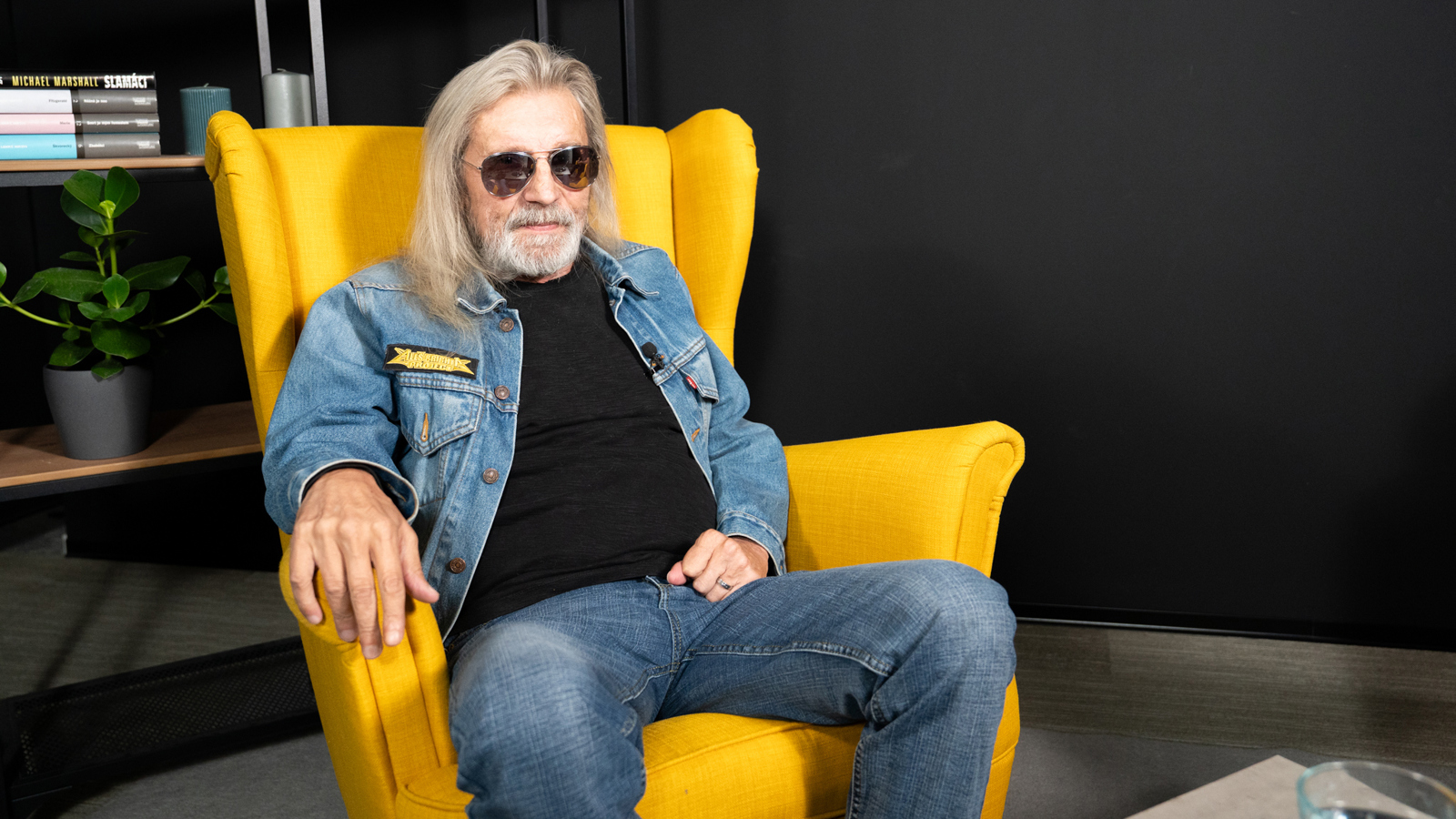 Extra Host: Aleš Brichta tvrdě vyvrací spekulace o ztrátě zraku