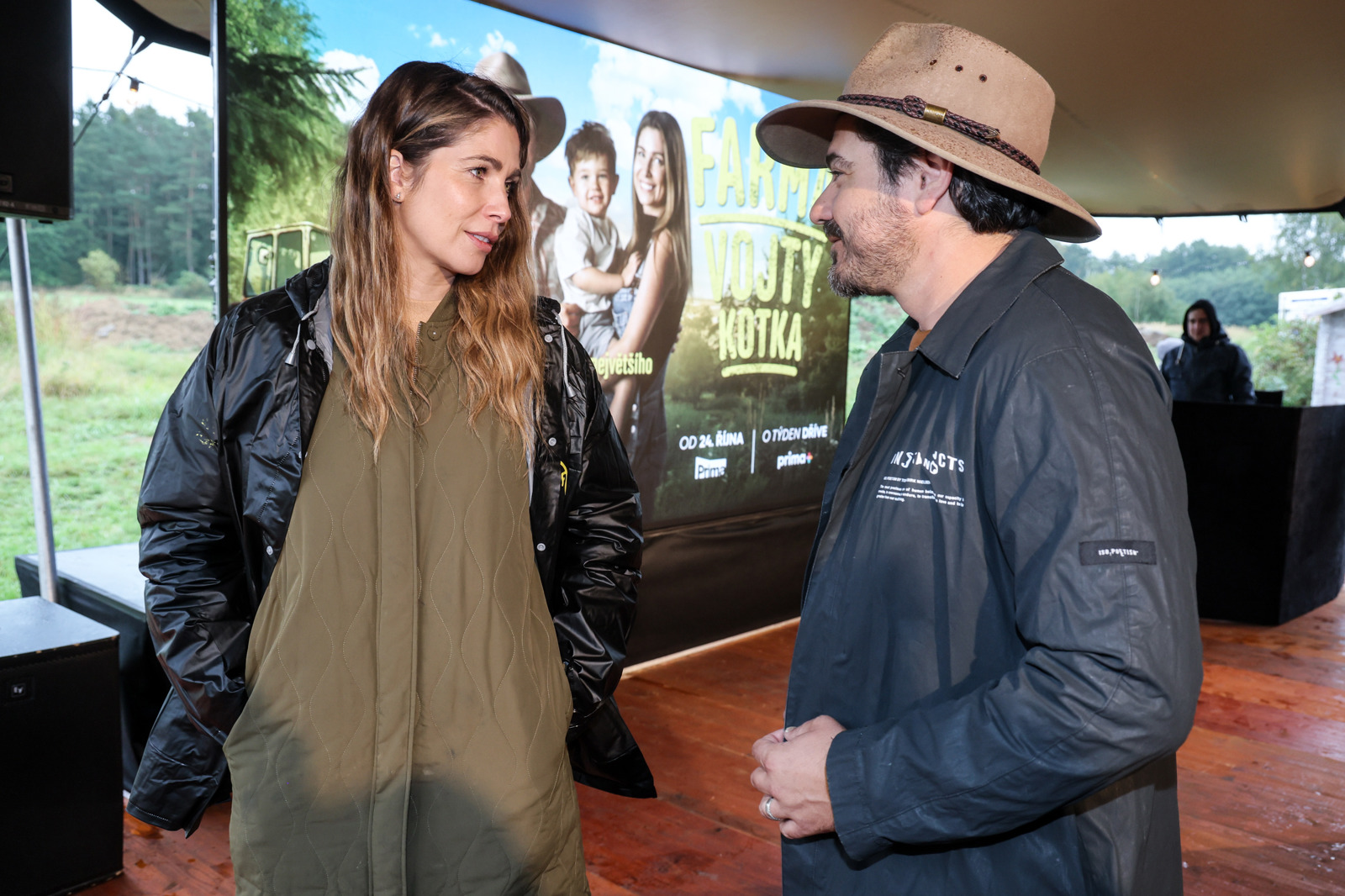 Galerie: Dokonalý manžel Vojta Kotek. Manželce Radaně plní životní sny ...