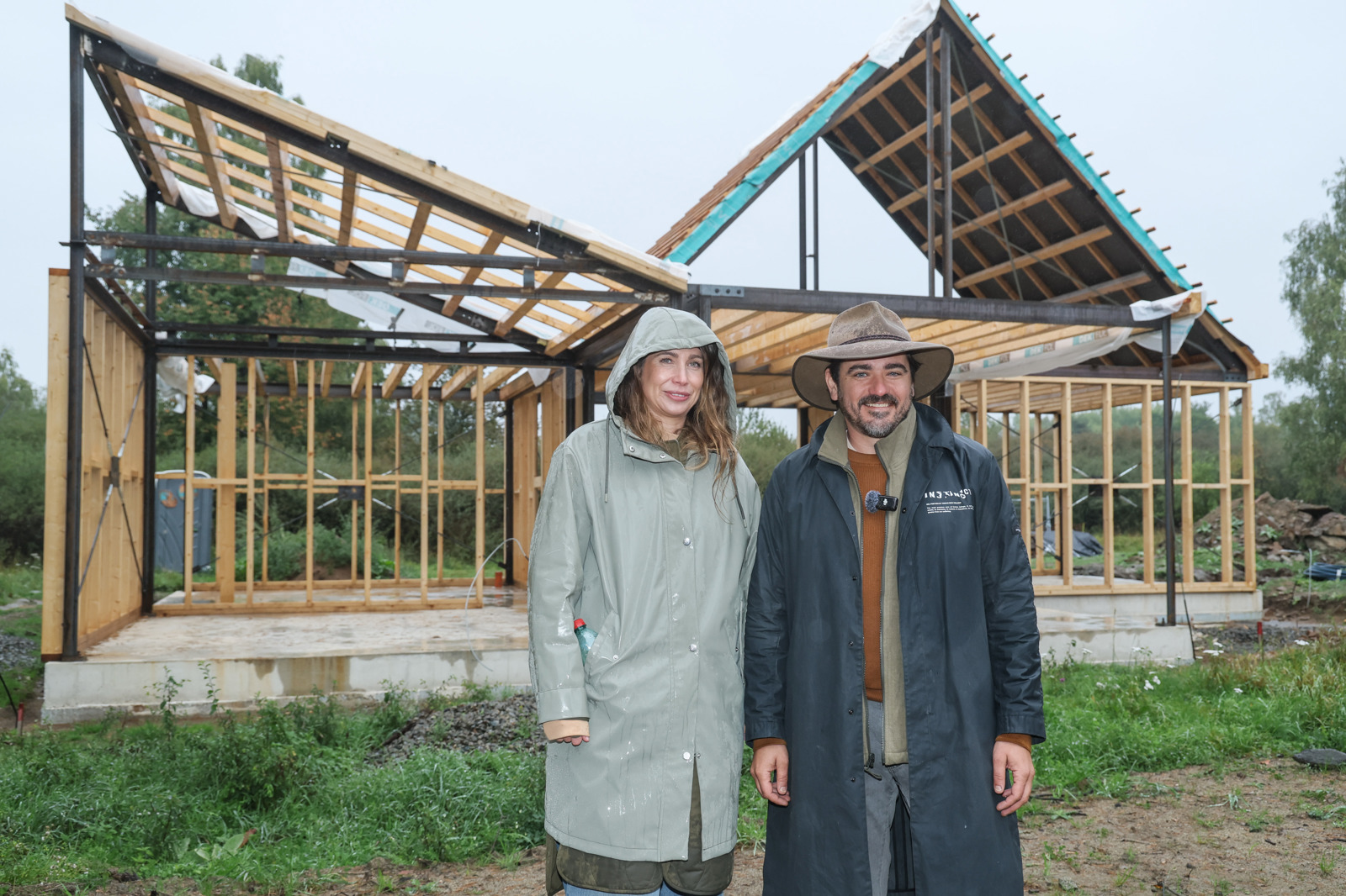 Galerie: Dokonalý manžel Vojta Kotek. Manželce Radaně plní životní sny ...