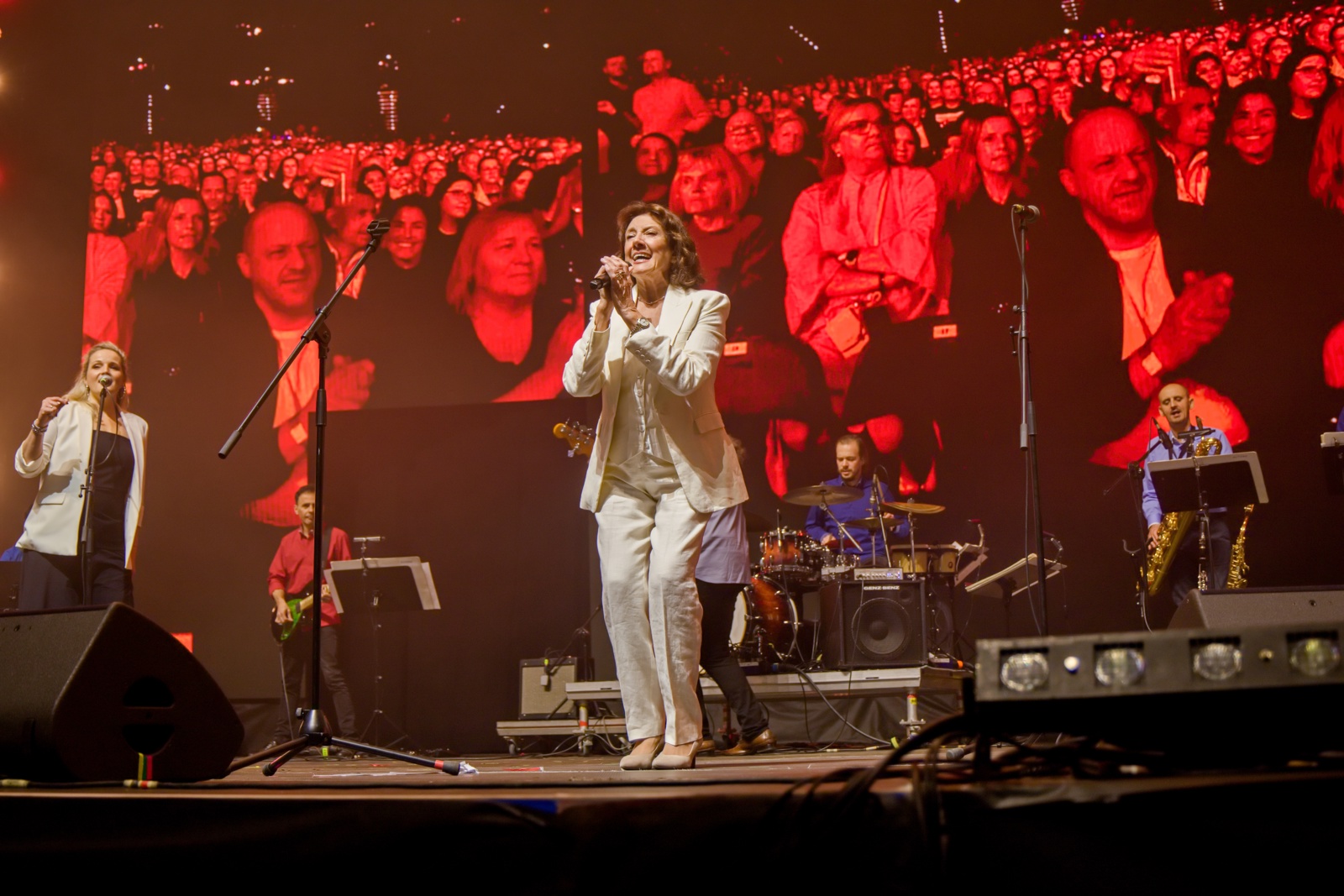 Galerie: Olga Lounová ukázala těhotenské bříško, rozjetý Michal David i ...