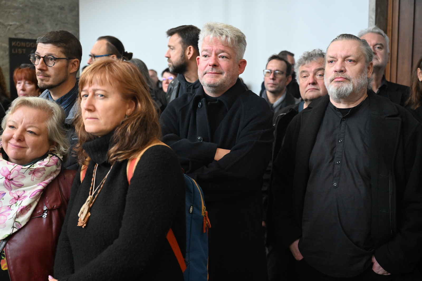 Galerie: Poslední rozloučení s Janem Šatrou: Dorazil zdrcený Felix ...