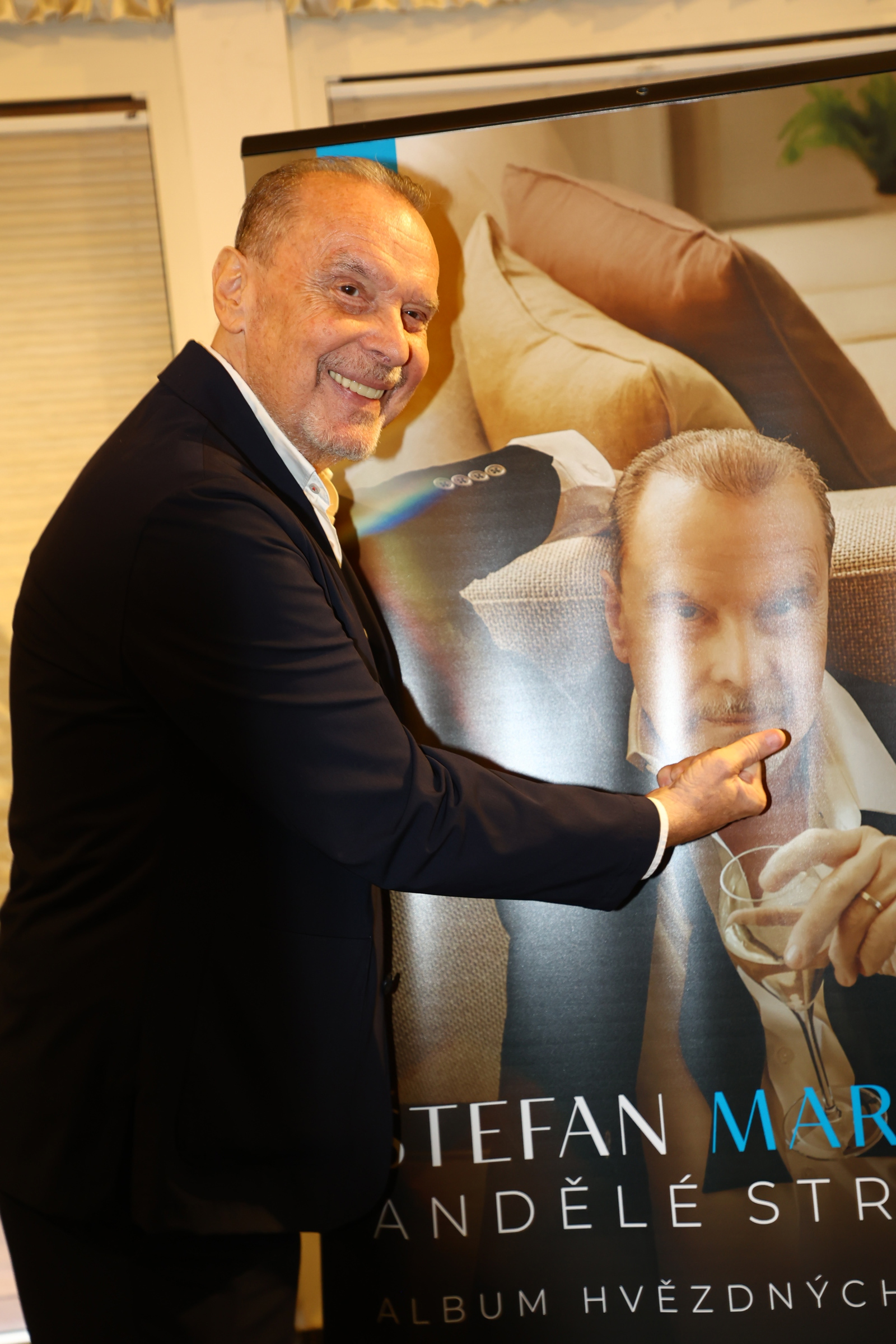 Galerie: Dojemný krok Štefana Margity: Na křtu nechal rozprašovat vůni ...