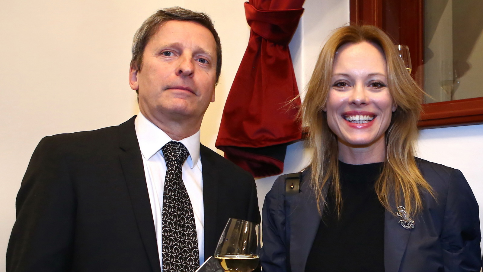 David Prachař se držel v kostele za ruku se Sarah Haváčovou