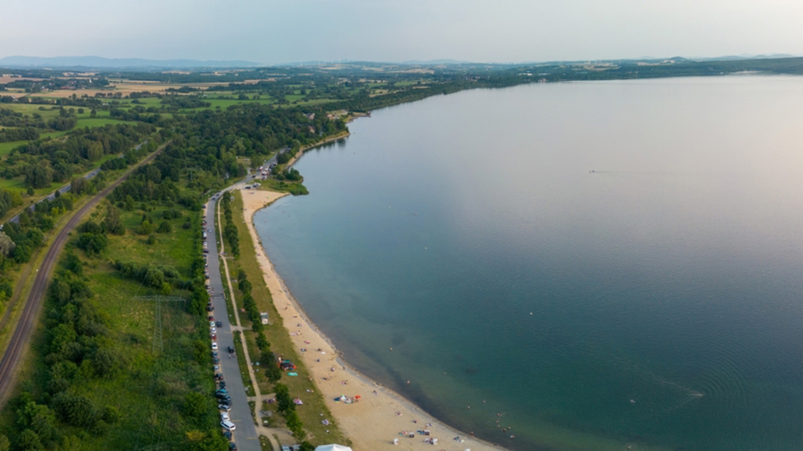 Z uhelného pekla ráj na zemi: Objevte jezero, které Češi přejmenovali ...